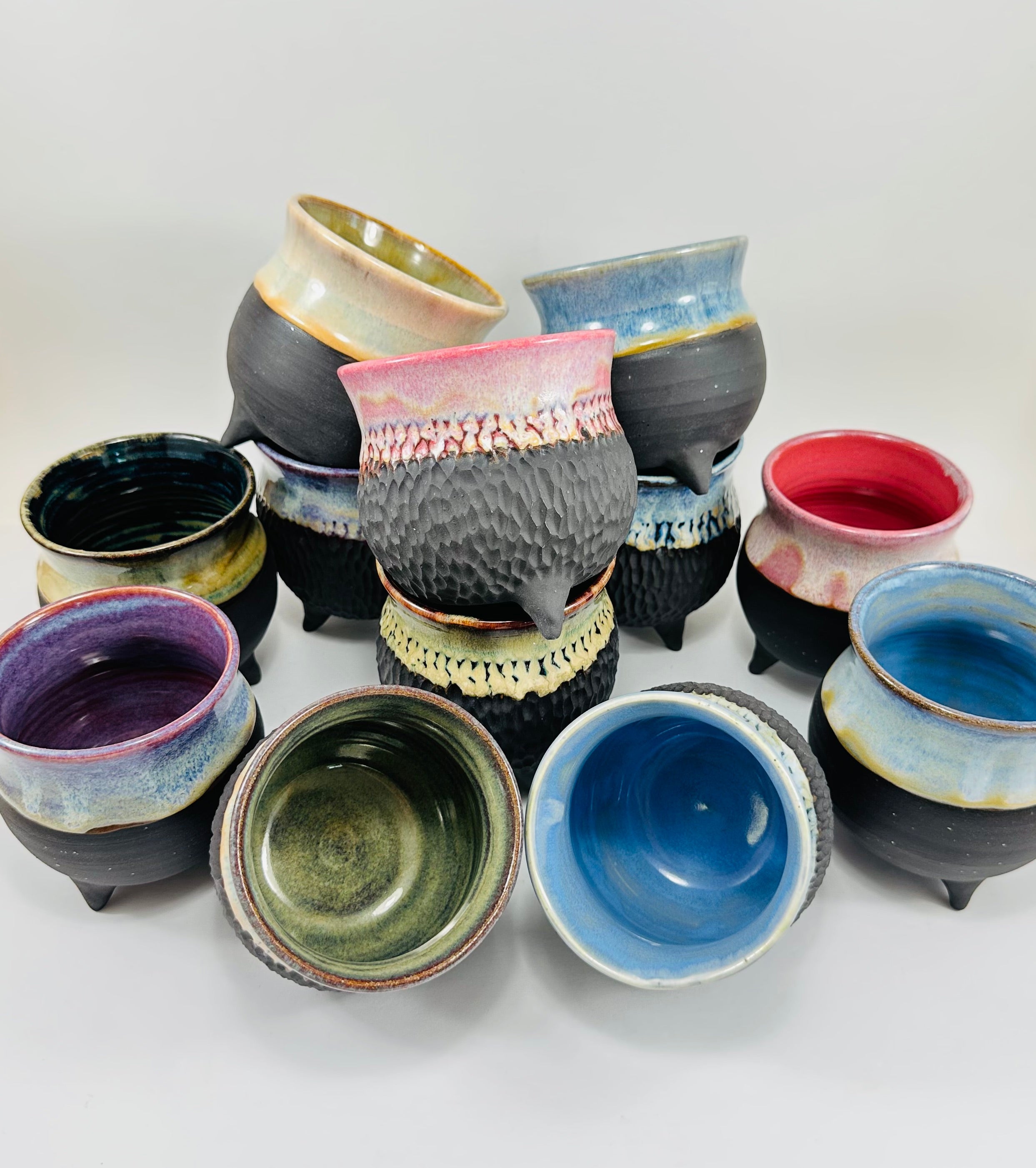 Cauldrons – Black Cat Pottery